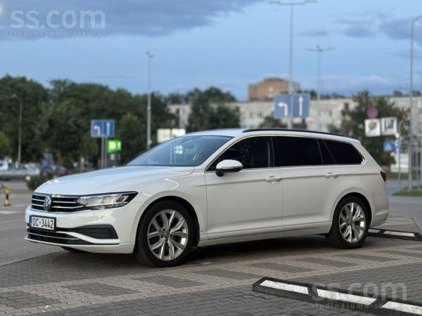 White Volkswagen Passat B8 2020 in Riga, with an engine capacity of 1.60 L and mileage of 185 thousand km for 12400 €, photo 3 on AUTOMOTO.COM.LV