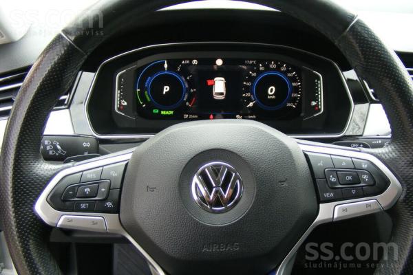 Volkswagen Passat B8 2020 Liepāja vietnē Balts Volkswagen Passat B8 2020 Liepāja, ar dzinēja tilpumu 1.40 L un nobraukumu 149 tūkst. km par 16999 €, foto 8 vietnē AUTOMOTO.COM.LV