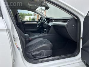 Balts Volkswagen Passat B8 2020 Rīga, ar dzinēja tilpumu 2.00 L un nobraukumu 169 tūkst. km par 16500 €, foto 13 vietnē AUTOMOTO.COM.LV