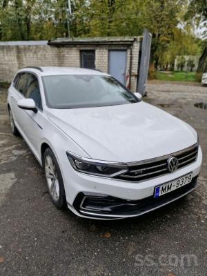White Volkswagen Passat B8 2020 in Riga, with an engine capacity of 1.40 L and mileage of 120 thousand km for 17750 €, photo  on AUTOMOTO.COM.LV