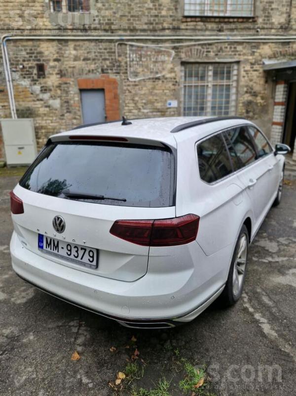White Volkswagen Passat B8 2020 in Riga, with an engine capacity of 1.40 L and mileage of 120 thousand km for 17750 €, photo 5 on AUTOMOTO.COM.LV