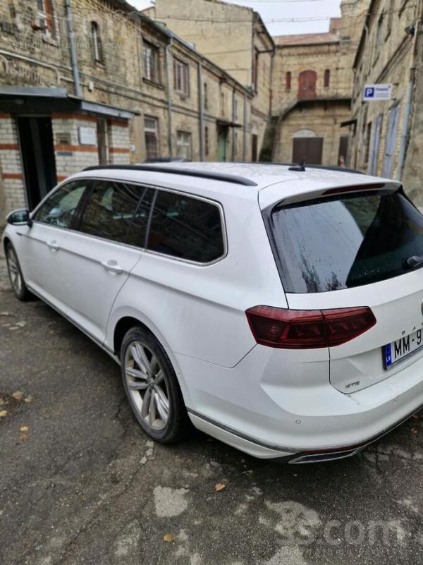 White Volkswagen Passat B8 2020 in Riga, with an engine capacity of 1.40 L and mileage of 120 thousand km for 17750 €, photo 6 on AUTOMOTO.COM.LV