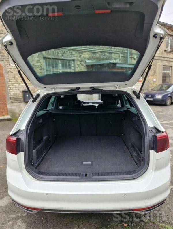 White Volkswagen Passat B8 2020 in Riga, with an engine capacity of 1.40 L and mileage of 120 thousand km for 17750 €, photo 8 on AUTOMOTO.COM.LV
