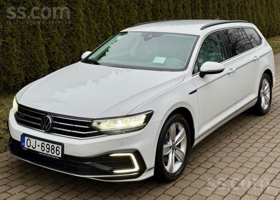 White Volkswagen Passat B8 2021 in Riga, with an engine capacity of 1.40 L and mileage of 178 thousand km for 17850 €, photo 1 on AUTOMOTO.COM.LV
