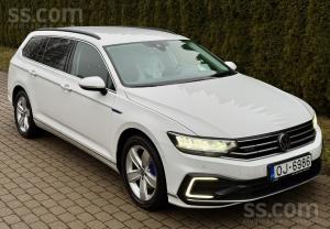 White Volkswagen Passat B8 2021 in Riga, with an engine capacity of 1.40 L and mileage of 178 thousand km for 16700 €, photo 2 on AUTOMOTO.COM.LV