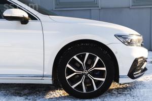 Balts Volkswagen Passat B8 2021 Ventspils, ar dzinēja tilpumu 2.00 L un nobraukumu 96 tūkst. km par 23400 €, foto 9 vietnē AUTOMOTO.COM.LV