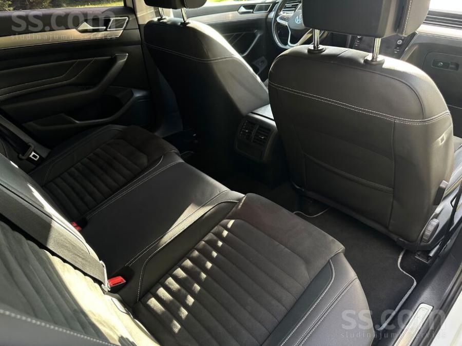 Balts Volkswagen Passat B8 2021 Rīga, ar dzinēja tilpumu 2.00 L un nobraukumu 230 tūkst. km par 14950 €, foto 12 vietnē AUTOMOTO.COM.LV