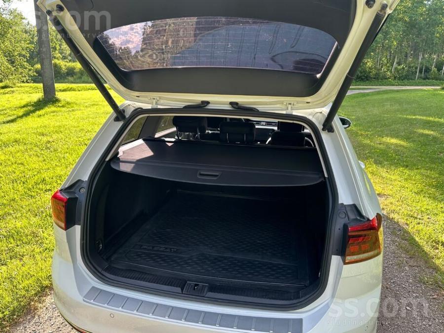 Balts Volkswagen Passat B8 2021 Rīga, ar dzinēja tilpumu 2.00 L un nobraukumu 230 tūkst. km par 14950 €, foto 13 vietnē AUTOMOTO.COM.LV
