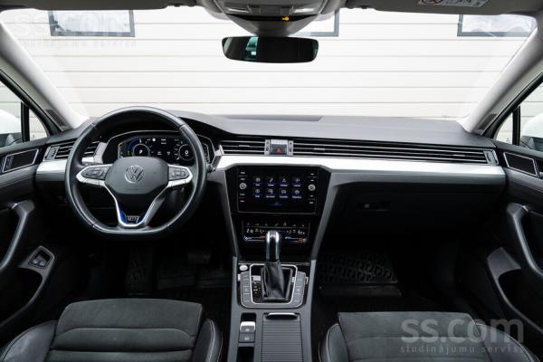 White Volkswagen Passat B8 2022 in Jelgava, with an engine capacity of 1.40 L and mileage of 138 thousand km for 21900 €, photo 9 on AUTOMOTO.COM.LV