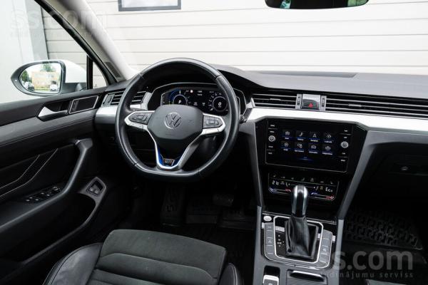 White Volkswagen Passat B8 2022 in Jelgava, with an engine capacity of 1.40 L and mileage of 138 thousand km for 21900 €, photo 10 on AUTOMOTO.COM.LV