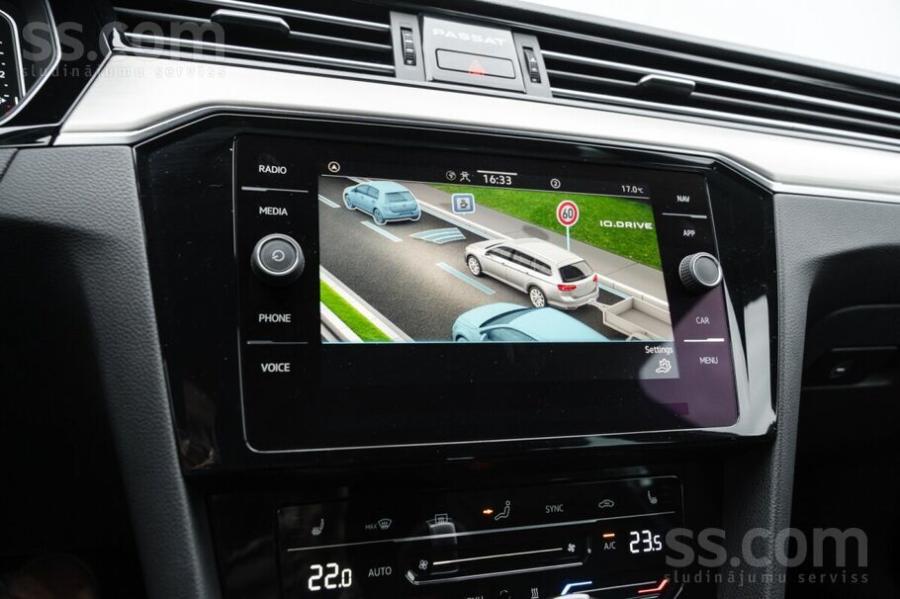Balts Volkswagen Passat B8 2023 Rīga, ar dzinēja tilpumu 2.00 L un nobraukumu 140 tūkst. km par 23500 €, foto 31 vietnē AUTOMOTO.COM.LV