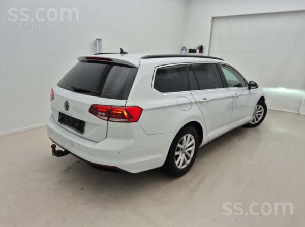 White Volkswagen Passat B8 2023 in Valmiera, with an engine capacity of 1.50 L and mileage of 144 thousand km for 17800 €, photo 5 on AUTOMOTO.COM.LV