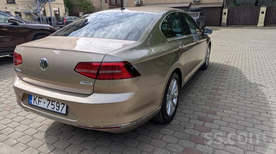 Yellow Volkswagen Passat B8 2016 in Riga, with an engine capacity of 1.80 L and mileage of 158 thousand km for 13900 €, photo 5 on AUTOMOTO.COM.LV