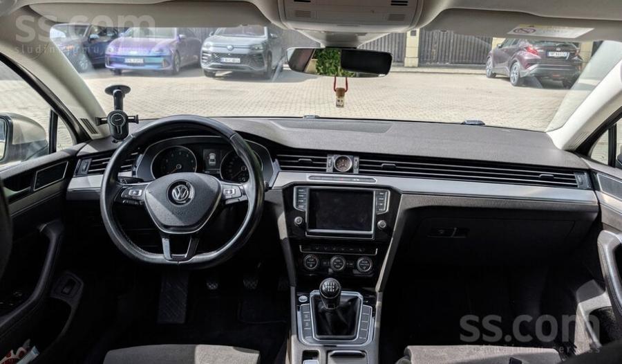 Yellow Volkswagen Passat B8 2016 in Riga, with an engine capacity of 1.80 L and mileage of 158 thousand km for 13900 €, photo 8 on AUTOMOTO.COM.LV