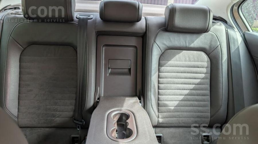 Yellow Volkswagen Passat B8 2016 in Riga, with an engine capacity of 1.80 L and mileage of 158 thousand km for 13900 €, photo 11 on AUTOMOTO.COM.LV