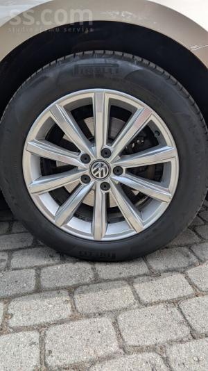 Yellow Volkswagen Passat B8 2016 in Riga, with an engine capacity of 1.80 L and mileage of 158 thousand km for 13900 €, photo 12 on AUTOMOTO.COM.LV