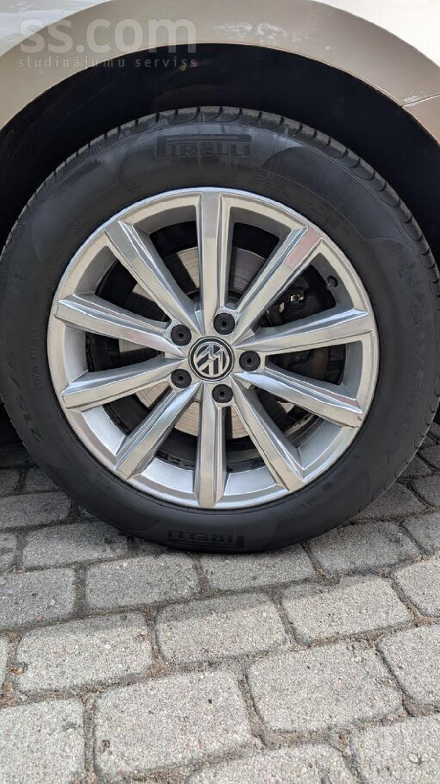 Yellow Volkswagen Passat B8 2016 in Riga, with an engine capacity of 1.80 L and mileage of 158 thousand km for 13900 €, photo 12 on AUTOMOTO.COM.LV