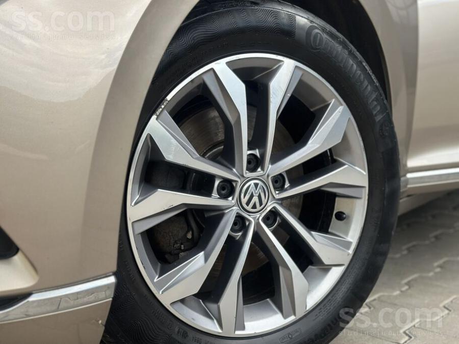 Yellow Volkswagen Passat B8 2016 in Riga, with an engine capacity of 1.80 L and mileage of 149 thousand km for 12300 €, photo 6 on AUTOMOTO.COM.LV