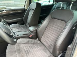 Yellow Volkswagen Passat B8 2016 in Riga, with an engine capacity of 1.80 L and mileage of 149 thousand km for 12300 €, photo 8 on AUTOMOTO.COM.LV