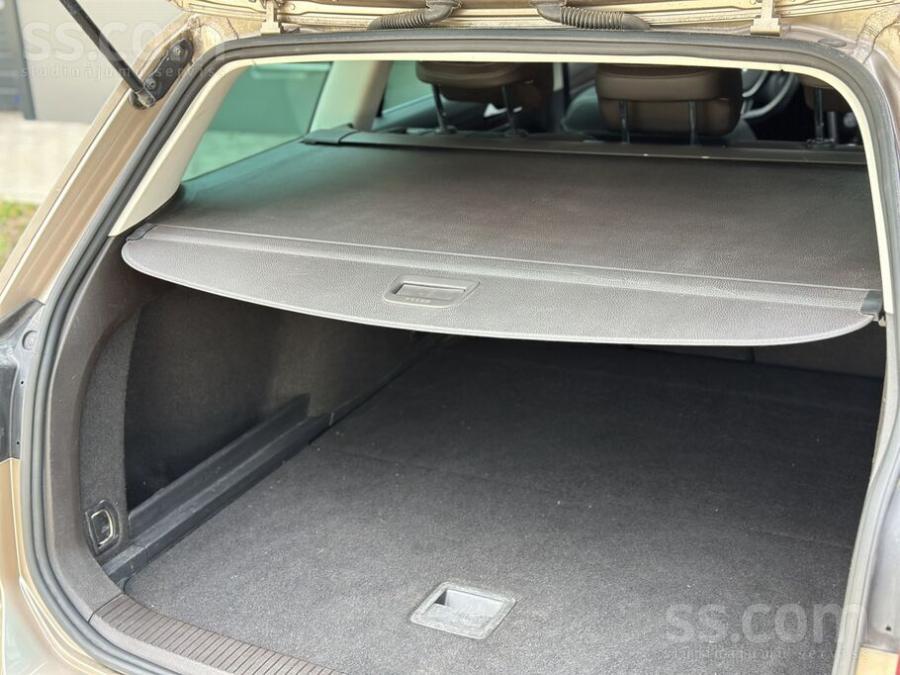 Yellow Volkswagen Passat B8 2016 in Riga, with an engine capacity of 1.80 L and mileage of 149 thousand km for 12300 €, photo 14 on AUTOMOTO.COM.LV