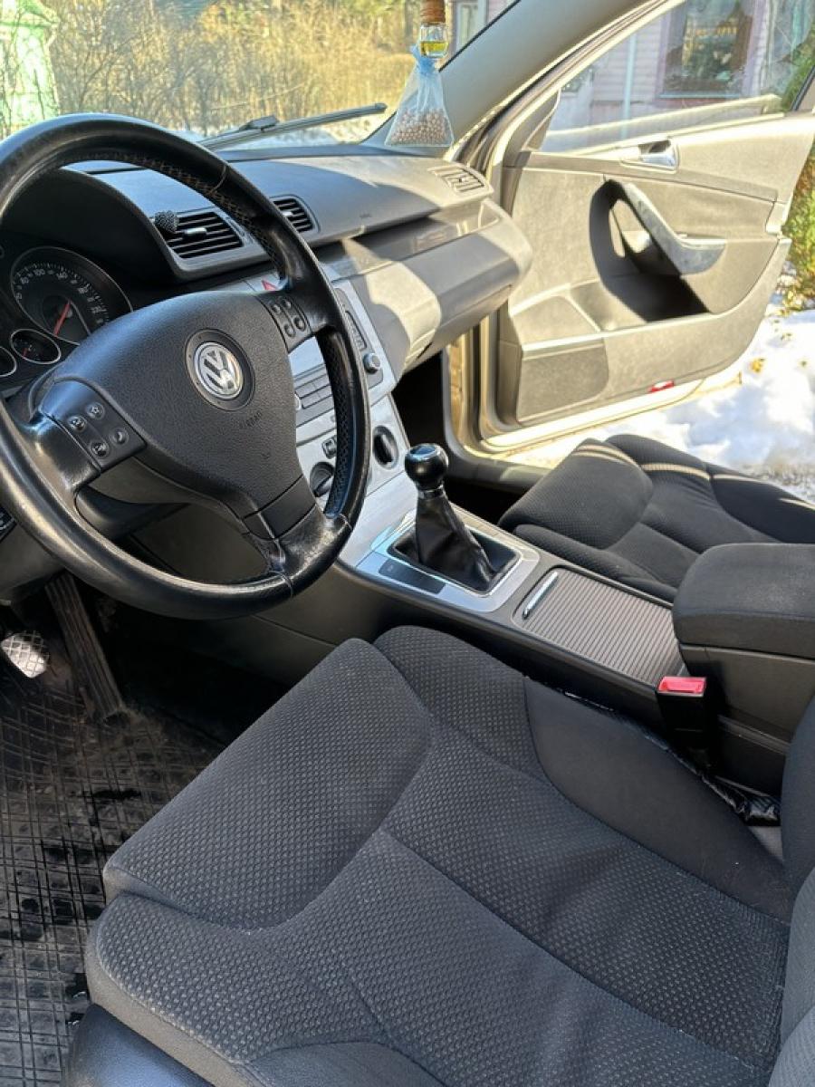Beige Volkswagen Passat 2008 in Narva, with an engine capacity of 2.00 L and mileage of 235 thousand km for 1200 €, photo 17 on AUTOMOTO.COM.LV