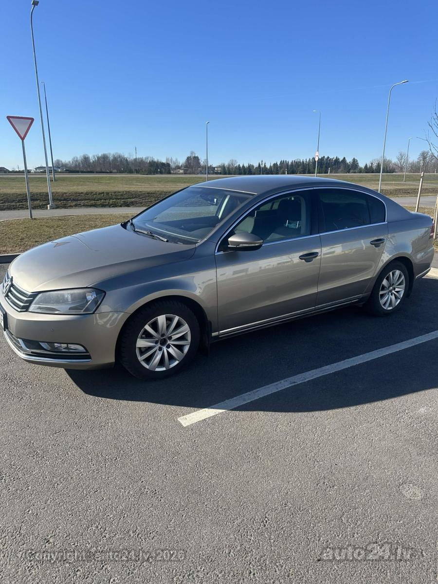 Beige Volkswagen Passat 2012 in Tallinn, with an engine capacity of 1.60 L and mileage of 210 thousand km for 5800 €, photo 1 on AUTOMOTO.COM.LV