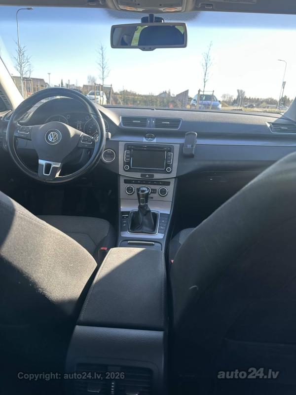 Beige Volkswagen Passat 2012 in Tallinn, with an engine capacity of 1.60 L and mileage of 210 thousand km for 5800 €, photo 7 on AUTOMOTO.COM.LV