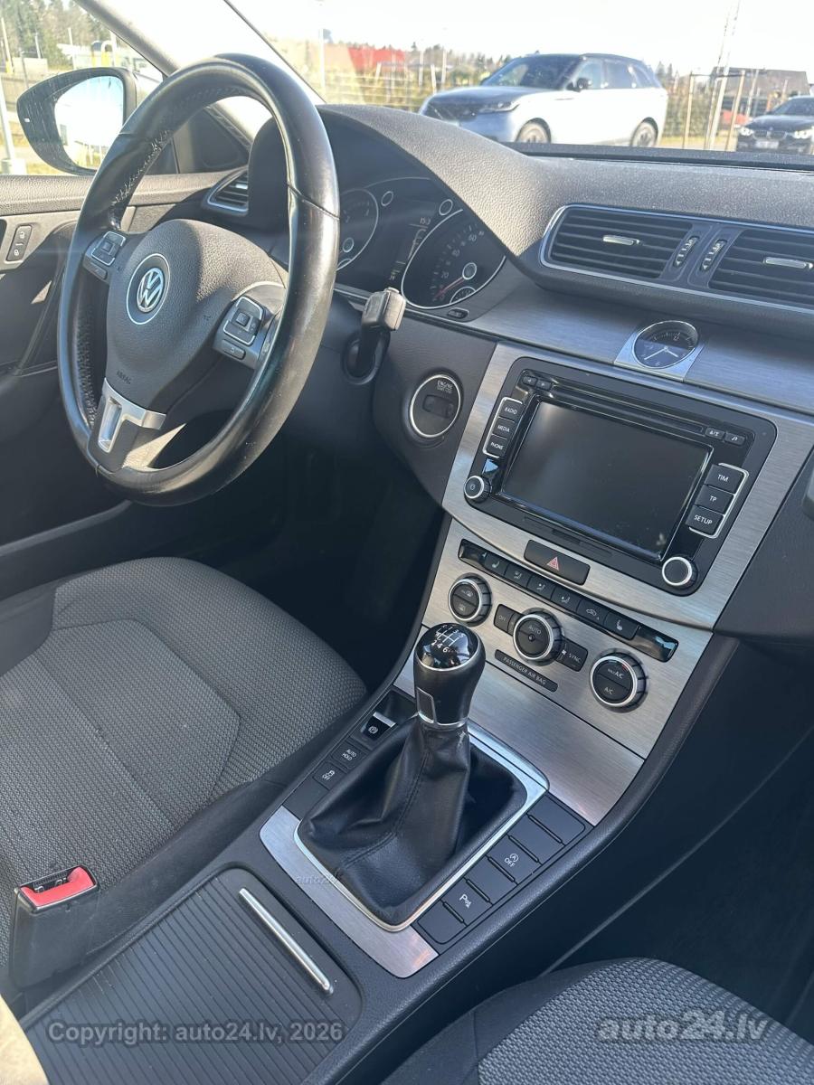 Beige Volkswagen Passat 2012 in Tallinn, with an engine capacity of 1.60 L and mileage of 210 thousand km for 5800 €, photo 9 on AUTOMOTO.COM.LV