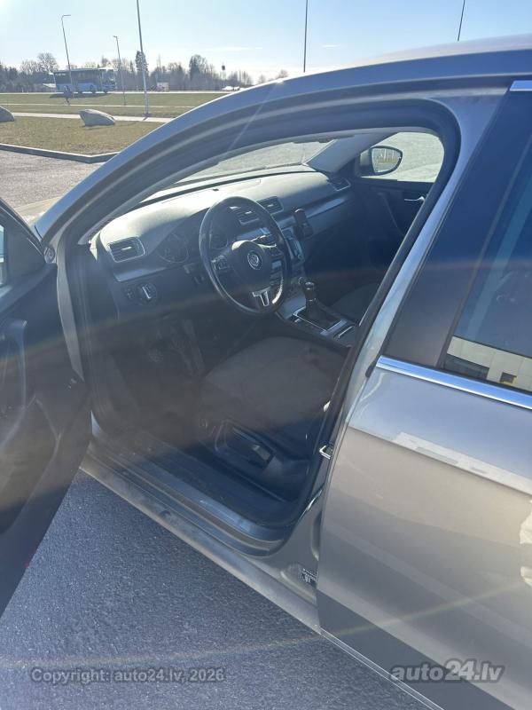 Beige Volkswagen Passat 2012 in Tallinn, with an engine capacity of 1.60 L and mileage of 210 thousand km for 5800 €, photo 9 on AUTOMOTO.COM.LV