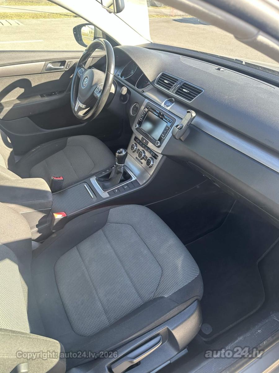 Beige Volkswagen Passat 2012 in Tallinn, with an engine capacity of 1.60 L and mileage of 210 thousand km for 5800 €, photo 11 on AUTOMOTO.COM.LV