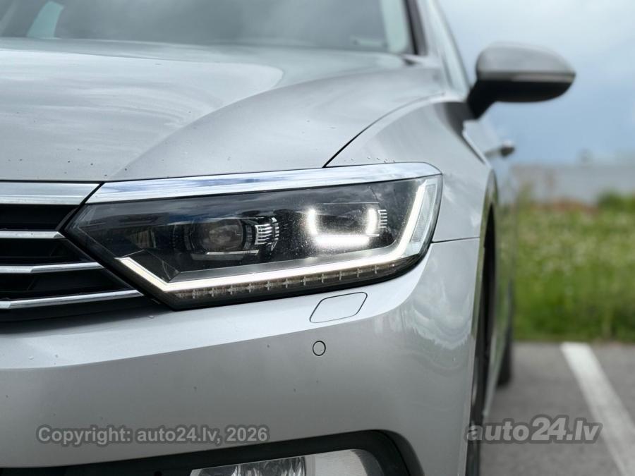 Beige Volkswagen Passat 2016 in Tallinn, with an engine capacity of 2.00 L and mileage of 325 thousand km for 8699 €, photo 10 on AUTOMOTO.COM.LV