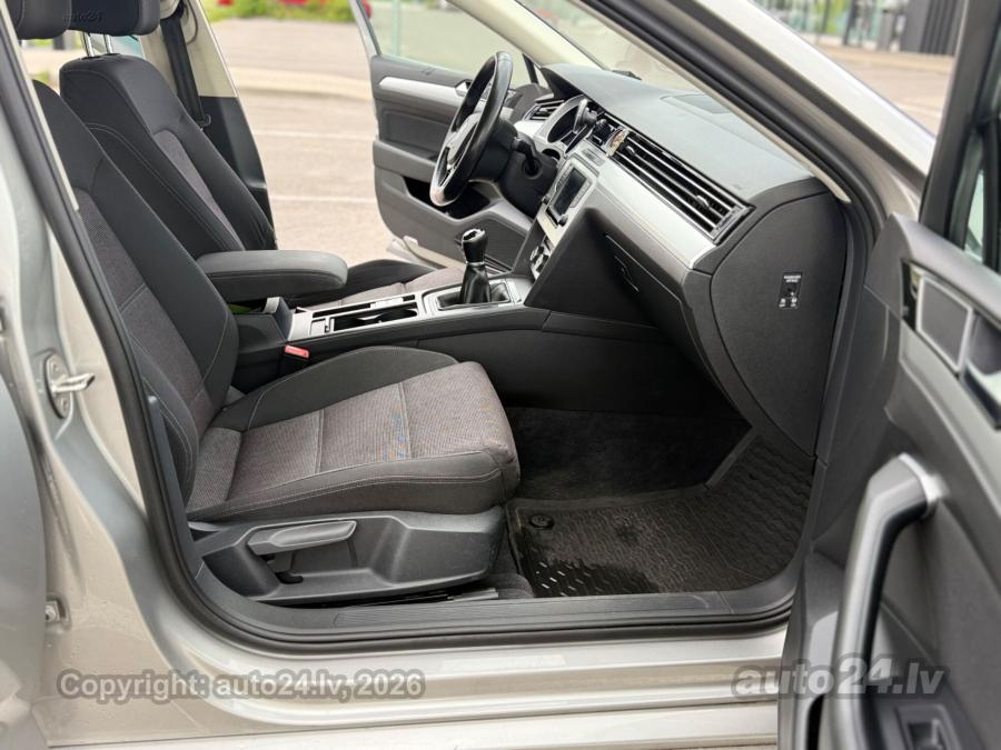 Beige Volkswagen Passat 2016 in Tallinn, with an engine capacity of 2.00 L and mileage of 325 thousand km for 8699 €, photo 11 on AUTOMOTO.COM.LV