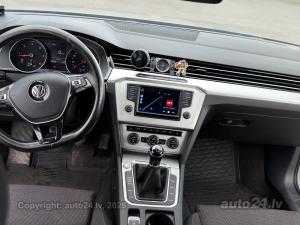 Beige Volkswagen Passat 2016 in Tallinn, with an engine capacity of 2.00 L and mileage of 325 thousand km for 8699 €, photo 12 on AUTOMOTO.COM.LV
