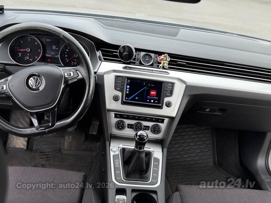 Beige Volkswagen Passat 2016 in Tallinn, with an engine capacity of 2.00 L and mileage of 325 thousand km for 8699 €, photo 12 on AUTOMOTO.COM.LV