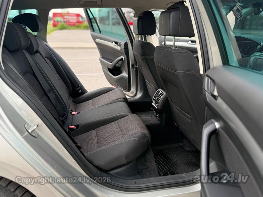 Beige Volkswagen Passat 2016 in Tallinn, with an engine capacity of 2.00 L and mileage of 325 thousand km for 8699 €, photo 14 on AUTOMOTO.COM.LV