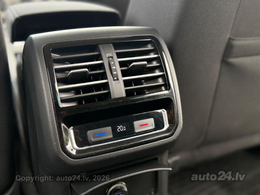 Beige Volkswagen Passat 2016 in Tallinn, with an engine capacity of 2.00 L and mileage of 325 thousand km for 8699 €, photo 15 on AUTOMOTO.COM.LV