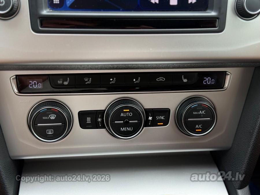 Beige Volkswagen Passat 2016 in Tallinn, with an engine capacity of 2.00 L and mileage of 325 thousand km for 8699 €, photo 17 on AUTOMOTO.COM.LV