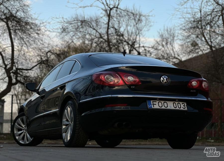 Black Volkswagen Passat 2011 in Kaunas, with an engine capacity of 2.00 L and mileage of 280 thousand km for 3700 €, photo 4 on AUTOMOTO.COM.LV