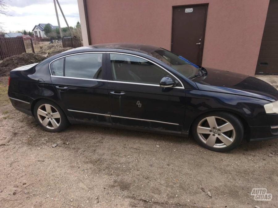 Black Volkswagen Passat 2006 in Vilnius, with an engine capacity of 2.00 L and mileage of 300 thousand km for 850 €, photo 3 on AUTOMOTO.COM.LV