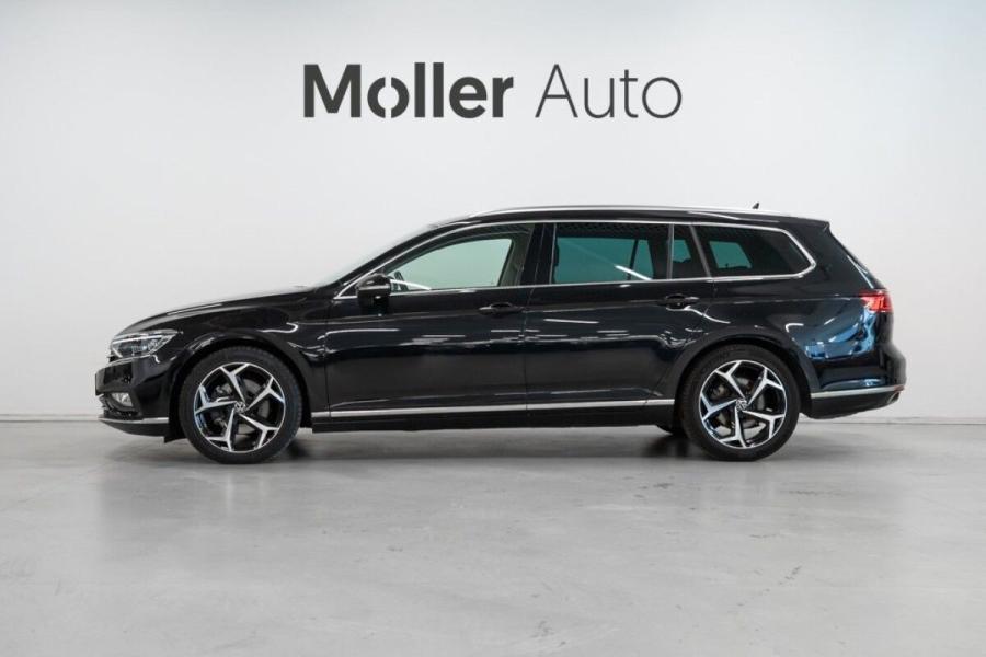 Black Volkswagen Passat 2022 in Vilnius, with an engine capacity of 2.00 L and mileage of 140 thousand km for 23900 €, photo 3 on AUTOMOTO.COM.LV