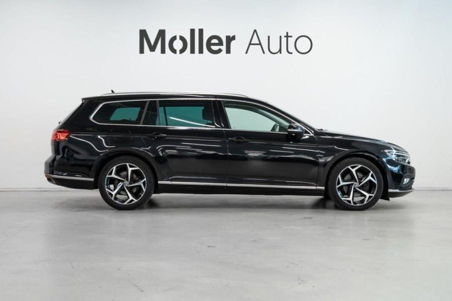 Black Volkswagen Passat 2022 in Vilnius, with an engine capacity of 2.00 L and mileage of 140 thousand km for 23900 €, photo 5 on AUTOMOTO.COM.LV