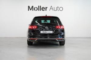 Black Volkswagen Passat 2022 in Vilnius, with an engine capacity of 2.00 L and mileage of 140 thousand km for 23900 €, photo 7 on AUTOMOTO.COM.LV