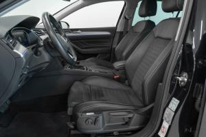 Black Volkswagen Passat 2022 in Vilnius, with an engine capacity of 2.00 L and mileage of 140 thousand km for 23900 €, photo 8 on AUTOMOTO.COM.LV