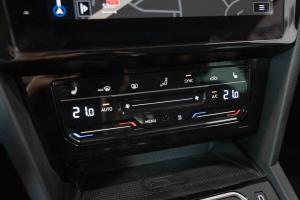 Black Volkswagen Passat 2022 in Vilnius, with an engine capacity of 2.00 L and mileage of 140 thousand km for 23900 €, photo 20 on AUTOMOTO.COM.LV