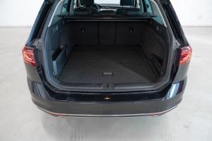 Black Volkswagen Passat 2022 in Vilnius, with an engine capacity of 2.00 L and mileage of 140 thousand km for 23900 €, photo 24 on AUTOMOTO.COM.LV