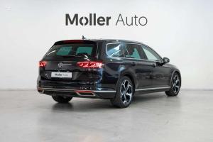Black Volkswagen Passat 2022 in Vilnius, with an engine capacity of 2.00 L and mileage of 140 thousand km for 23900 €, photo 4 on AUTOMOTO.COM.LV