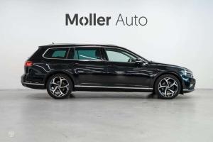 Black Volkswagen Passat 2022 in Vilnius, with an engine capacity of 2.00 L and mileage of 140 thousand km for 23900 €, photo 5 on AUTOMOTO.COM.LV