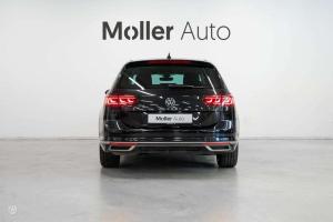 Black Volkswagen Passat 2022 in Vilnius, with an engine capacity of 2.00 L and mileage of 140 thousand km for 23900 €, photo 7 on AUTOMOTO.COM.LV