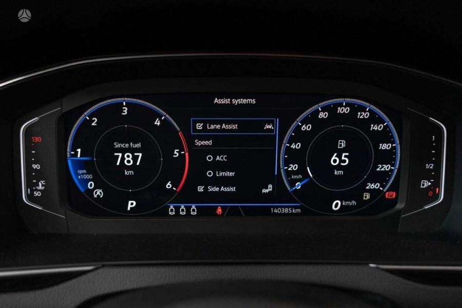 Black Volkswagen Passat 2022 in Vilnius, with an engine capacity of 2.00 L and mileage of 140 thousand km for 23900 €, photo 12 on AUTOMOTO.COM.LV