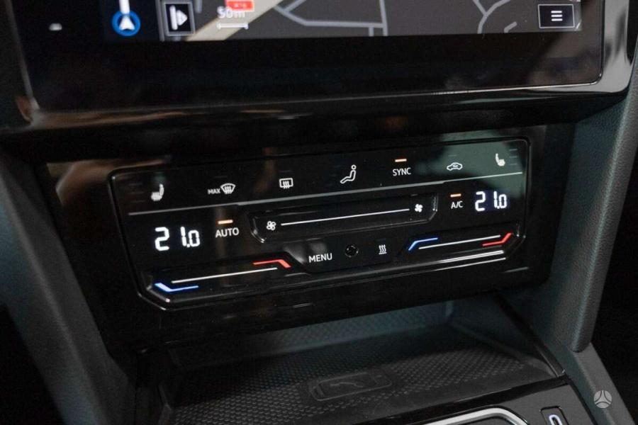 Black Volkswagen Passat 2022 in Vilnius, with an engine capacity of 2.00 L and mileage of 140 thousand km for 23900 €, photo 20 on AUTOMOTO.COM.LV